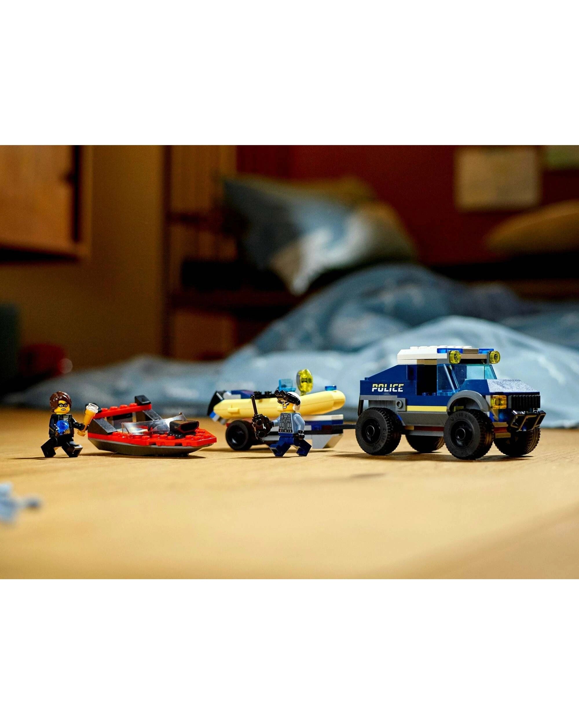 LEGO 60272 Police Boat Transport: Duke DeTain vs. Clara the Criminal ...